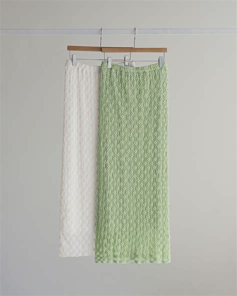 잇수다랩 살랑살랑 청순100 레이스 스커트 하나만으로도 로맨틱한 룩을 완성해주는 스커트 아이템 들고왔어요 텐션감이 정말 좋아서 편안함은 물론 롱 기장으로 군살을