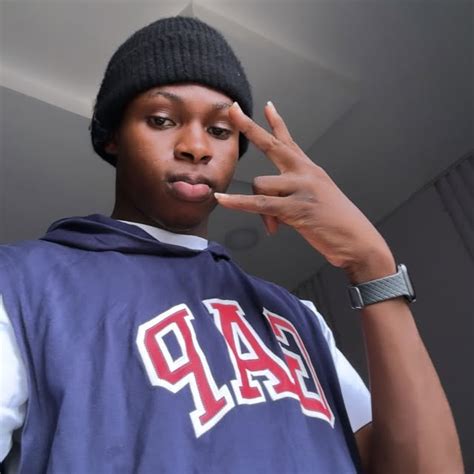 Selectively Social 🧩 Seun • Threads Say More