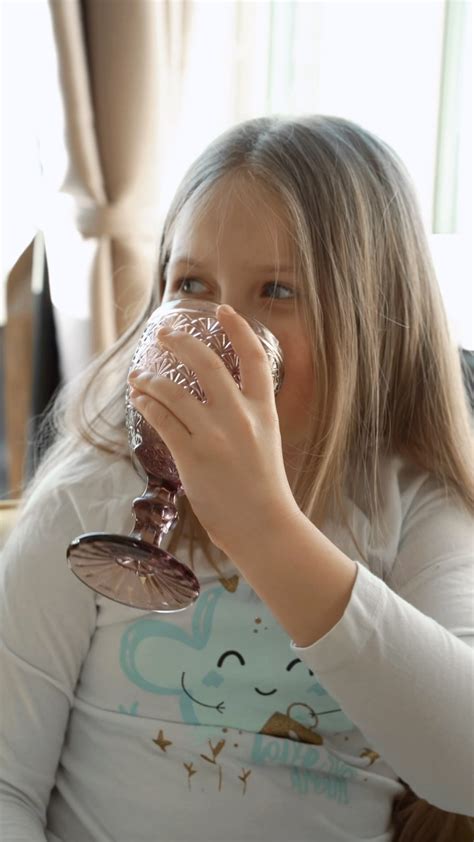 Любовь Земцова мама дочки🤰 Как это работает нас там в животе еще этому обучают Instagram