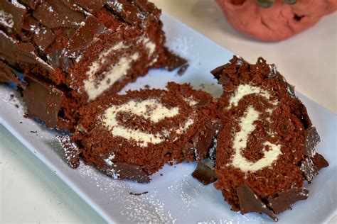 Easy Chocolate Christmas Yule Log Cake Kitchen