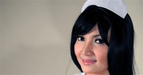 Galeri Foto Seksi Roro Fitria Di DetikFoto