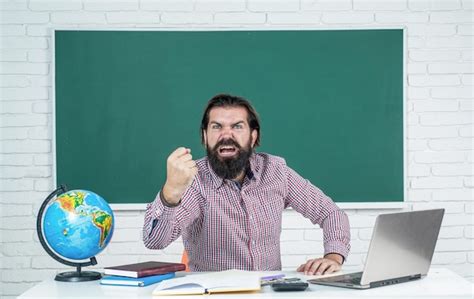 Page 19 Nerd Guy Images Free Download On Freepik