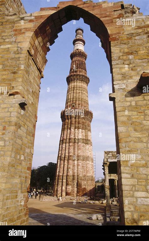 Qutub Qutb Kutub Qutab Qtab Minar Through Arch Delhi India Stock