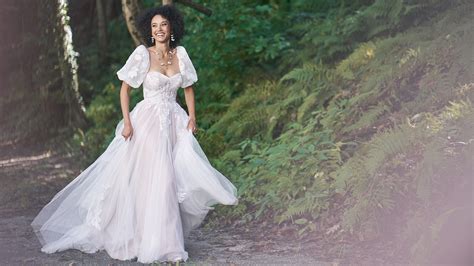 66293: English Net A-line Bridal Dress with Detachable Puff Sleeves ...