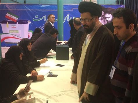 پسر سید حسن خمینی و یاسر خمینی پای صندوق رای