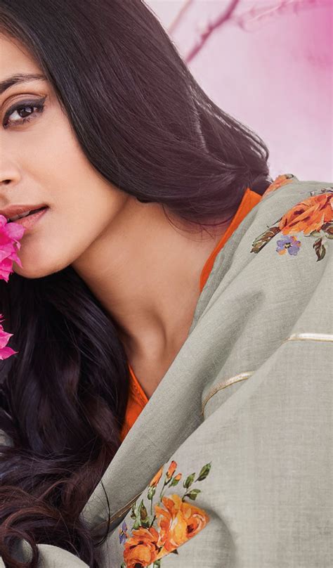 Download Wallpaper Girl Eyes Smile Beautiful Model Pretty Lips