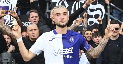 Incroyable En Signant Au Sporting Portugal Zeno Debast Va Devenir Lun Des Défenseurs Les