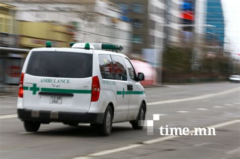 Замын зорчих хэсэгт зогсож байх үедээ машинд дайруулж амь насаа алджээ