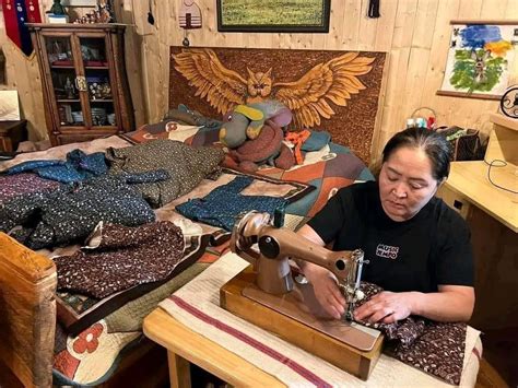 Жангүм Одноо буюу иргэн А Одончимэг малчдын хүүхдүүдэд 12 баривч ээжүүдэд дээл мөн малын 40