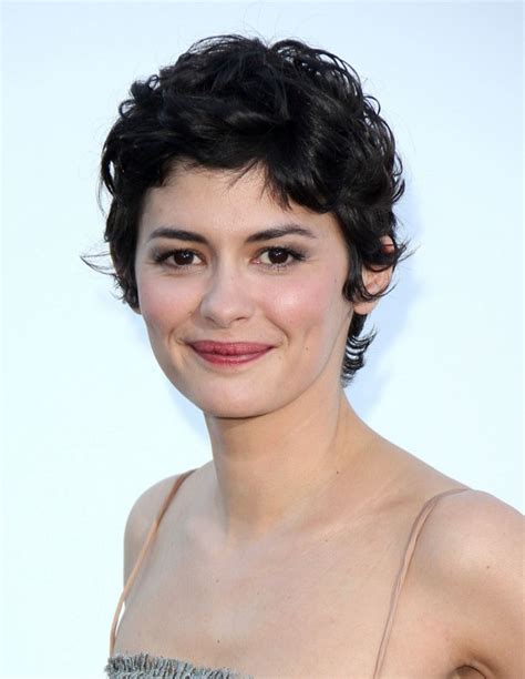 20 Cute Wavy And Curly Pixie Cuts We Love Hairstyles Weekly