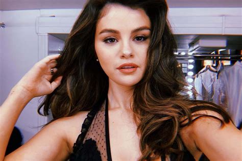 Selena Gomez Begins With New Spanish Single The Statesman