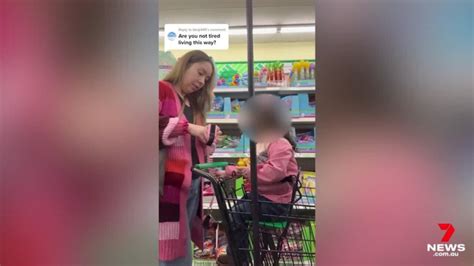 Mum Divides Internet For Keeping Daughter On A Leash NEWS
