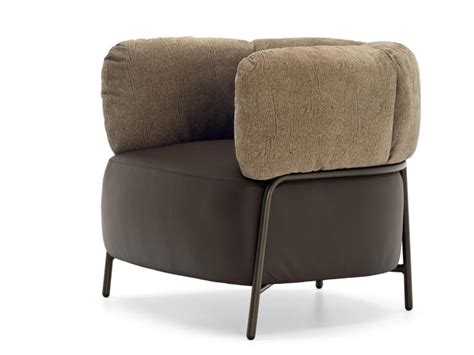 Arredamento Grandi Divani E Piccole Poltrone Si Torna Alla Seduzione