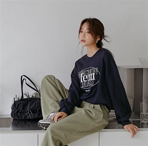 커먼유니크 미뇽 레터링 루즈 핏 맨투맨 간절기가을루즈 핏프린팅로고라운드 넥레이어드데일리캐주얼피크닉 룩