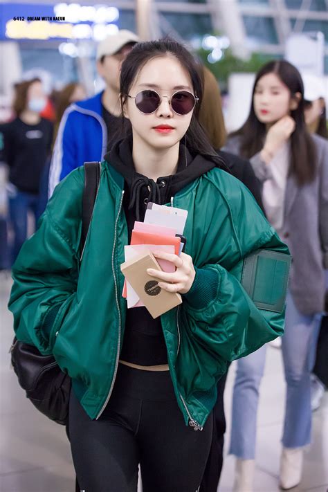 171007 손나은 레깅스 공항 패션 볼거리 윤아저장소 Kgirls Net