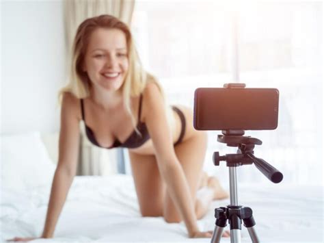 Live Cam Shows Watch And Chat Live