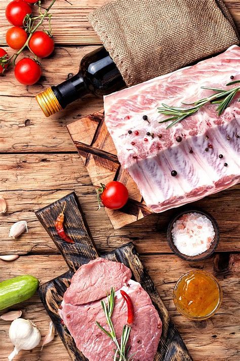 Background Daging Segardaging Mentahberbagai Jenis Daging Mentah Dengan Latar Belakang Kayu