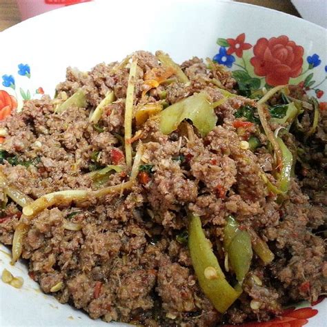 ผัดกระเพราหมูสับ มื้อกลางวัน