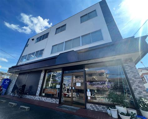 アジアアロワナ専門店ラフレシア On Twitter ラフレシアの塗装工事完了しました。オレンジから比べるとちょっと落ち着いた感じになりました。ちょっと暗い感じもしますがここも対策準備中