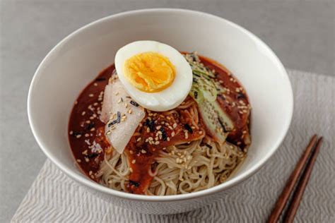 1 300 Naengmyeon Fotos Fotos De Stock Imagens E Fotos Royalty Free