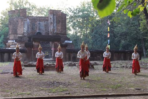 ระบำเทววะวารีศรีเมืองบางขลัง นาฏศิลป์วัดโบสถ์เมืองบางขลัง