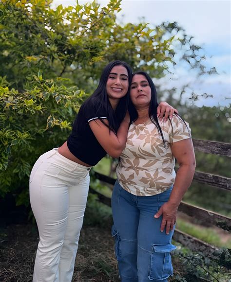 Monica Vallejo Monica Vallejo Added A New Photo