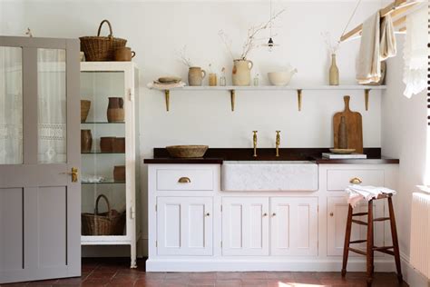 Bring The English Kitchen Design Trend To Your Home