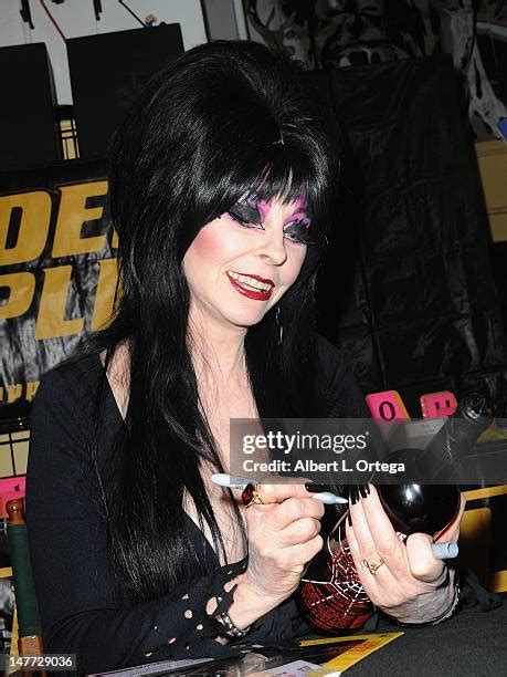 Elvira Mistress Of The Dark Appearance And Autograph Signing Photos And