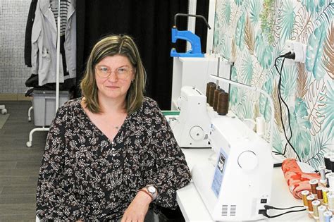 Au Relecq-Kerhuon, L’escale Couture réalise tous les travaux de retouches et réparations - Le ...
