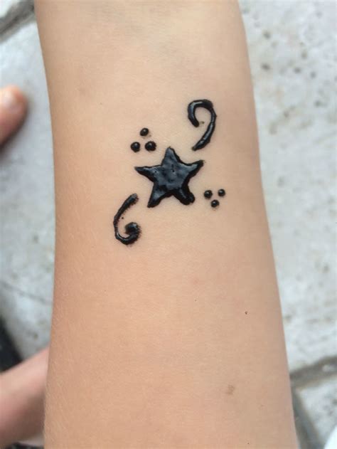 Pin By Shah Manisha On Vrushu Simple Henna Tattoo Henna Inspired