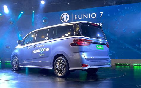 Mg Euniq 7 Front Right View Mg Euniq 7 Images