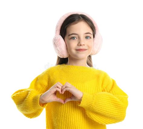 Linda Chica Con Los Dedos Estilizados Para Hacer Corazón Con Las Manos
