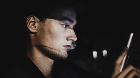 Unga känner press att dela nakenbilder forskning se