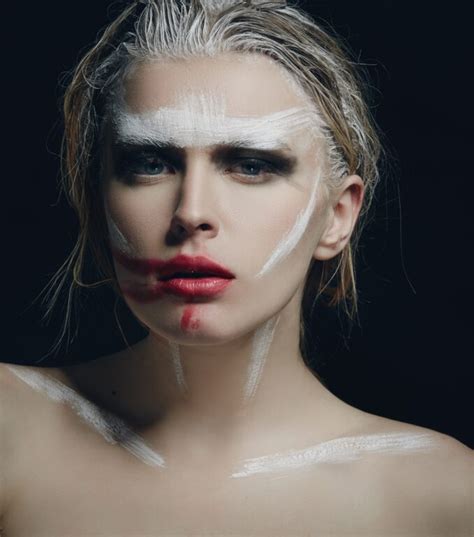 Julia ON MODELS MANAGEMENT