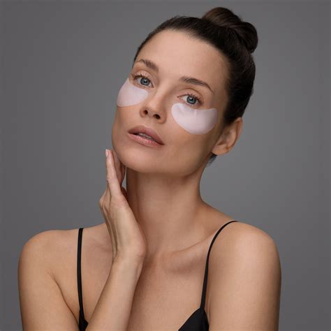 Korika Korean Heritage Silk And 8 Types Of Hyaluronic Acid Hydrating Eye