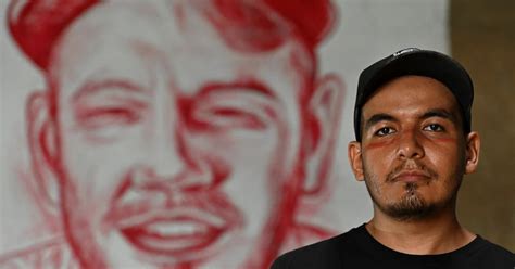 Колумбийский художник нарисовал кровью лицо Residente на стене в Кали Infobae