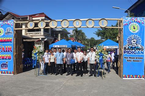 Abra Town Showcases Locally Made Products In Fiesta Trade Fair