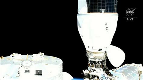 La Capsule Dragon De Spacex Sarrime à La Station Spatiale Internationale