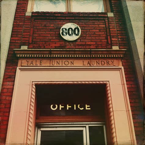 무료 이미지 건축물 창문 건물 레스토랑 기호 빨간 색깔 정면 벽돌 간판 출입구 인테리어 디자인 외부