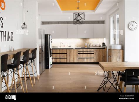 Salle De Repas Dentreprise Moderne Banque De Photographies Et Dimages