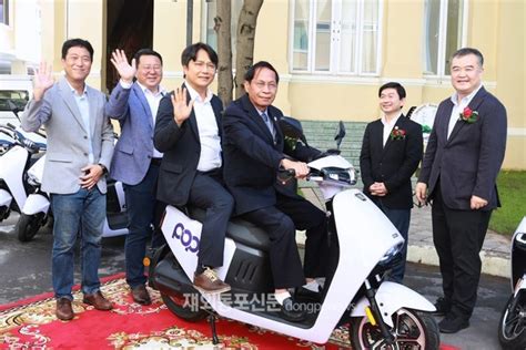 한국에너지공단 캄보디아에 전기오토바이 10대 · 전기배터리 충전소 기증 사 아총연 회원국 소식 아시아한인회총연합회