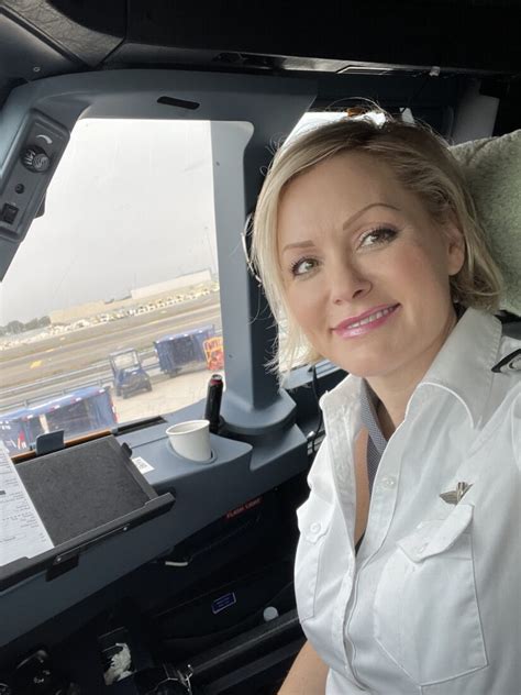 Danielle Parton Dolly Partons Moonshine Making Airliner Flying Niece Pilots Her Own Course