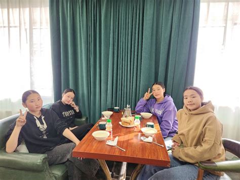 Дорнод Дорнод Халхгол сумын Ерөнхий боловсролын сургууль