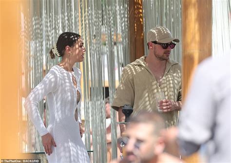 Stranger Things Heartthrob Dacre Montgomery S Model Girlfriend Liv