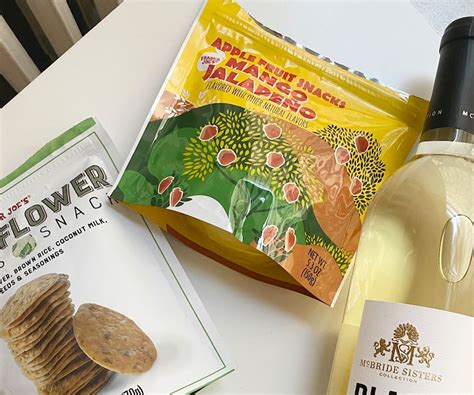 Trader Joe S Review Everything I Tried This Month The Everygirl