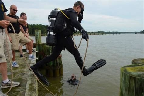 Army Diver Mos 12d Career Details Training And Pay