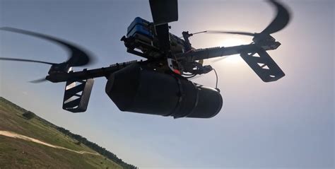 никто не может включить РЭБ на частоту управления дроном - он ничего не ...