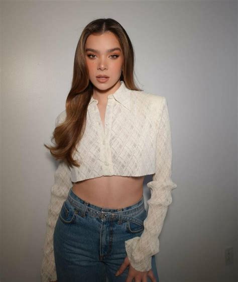 Hailee Steinfeld Could Make Me Do Gay Things Shes Got Some Kind Of