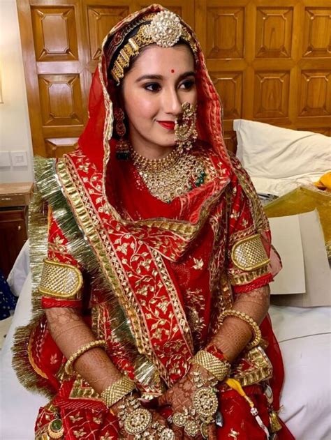 Top 30 Glamorous Nath Designs For The Best Bridal Look
