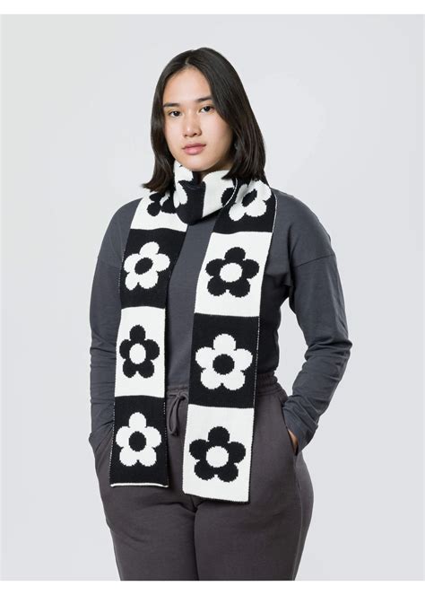 Knit Scarf Skinny Flower Block By Verloop Annex Vintage